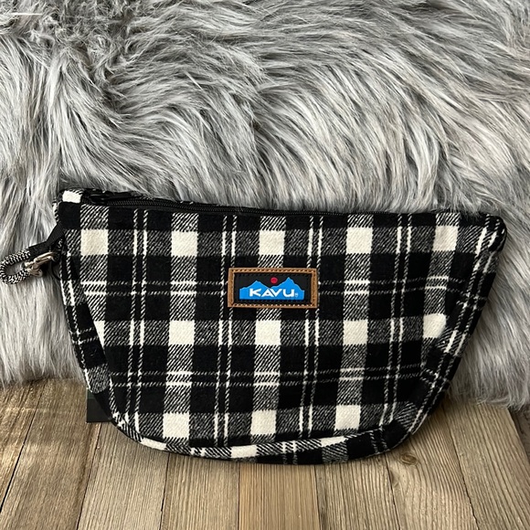 Kavu | Bags | Kavu Tabernash Pouch New | Poshmark